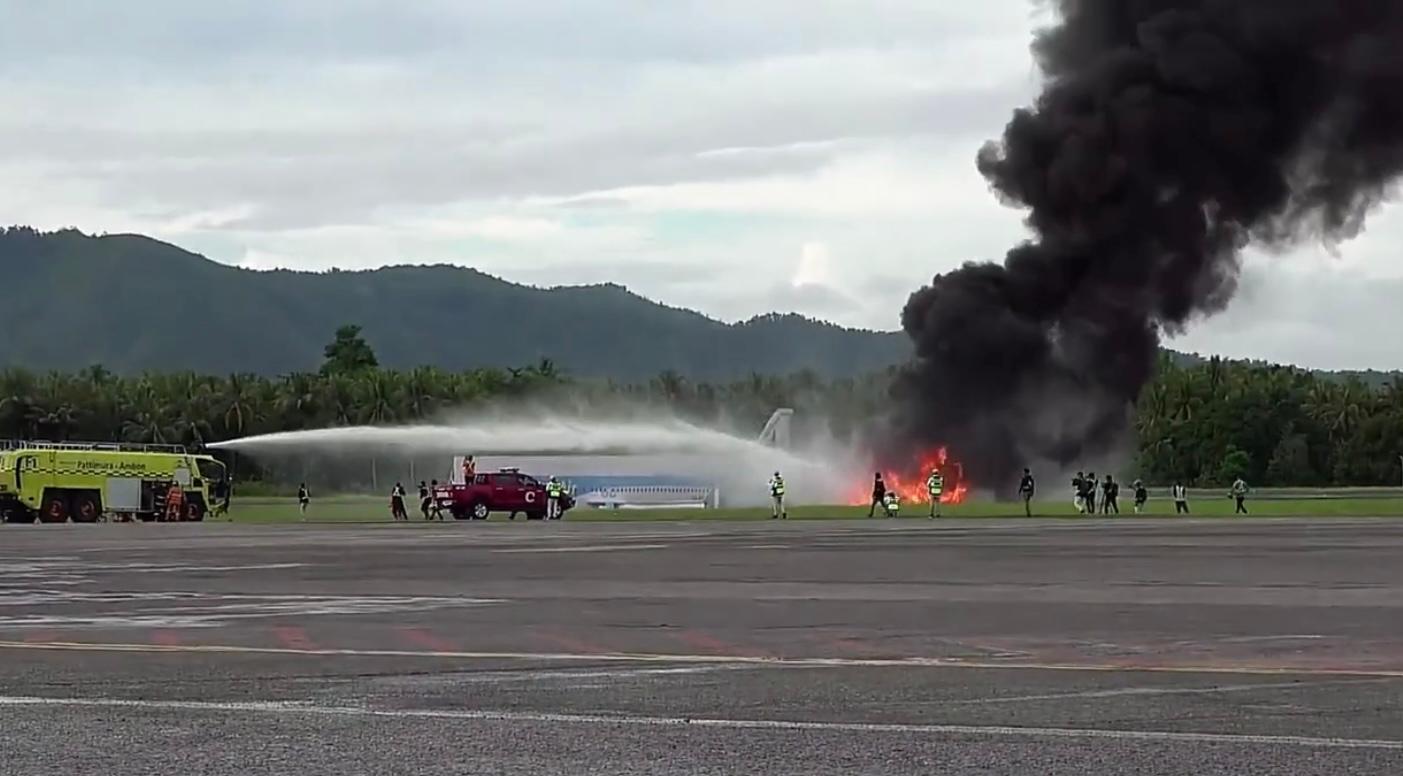 UJI KESIGAPAN PERSONEL, BANDARA PATTIMURA AMBON GELAR LATIHAN PENANGGULANGAN KEADAAN DARURAT ...